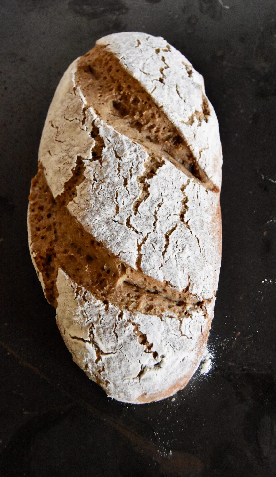 Filone di pane con farina integrale di segale – Profumo di Broccoli